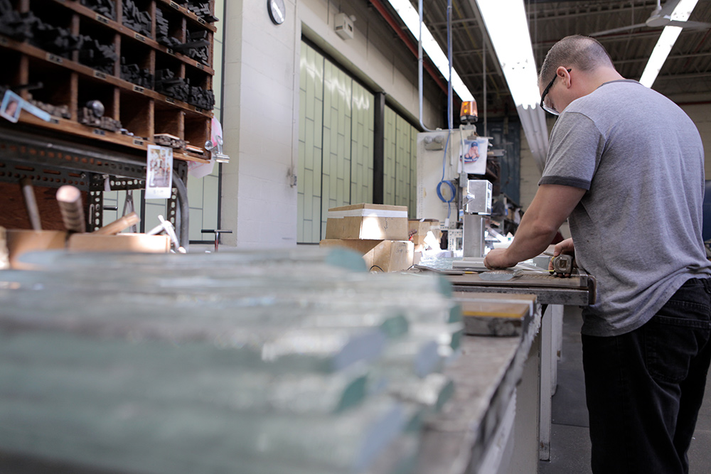 03 Custom Hand Molding - United Lens Company