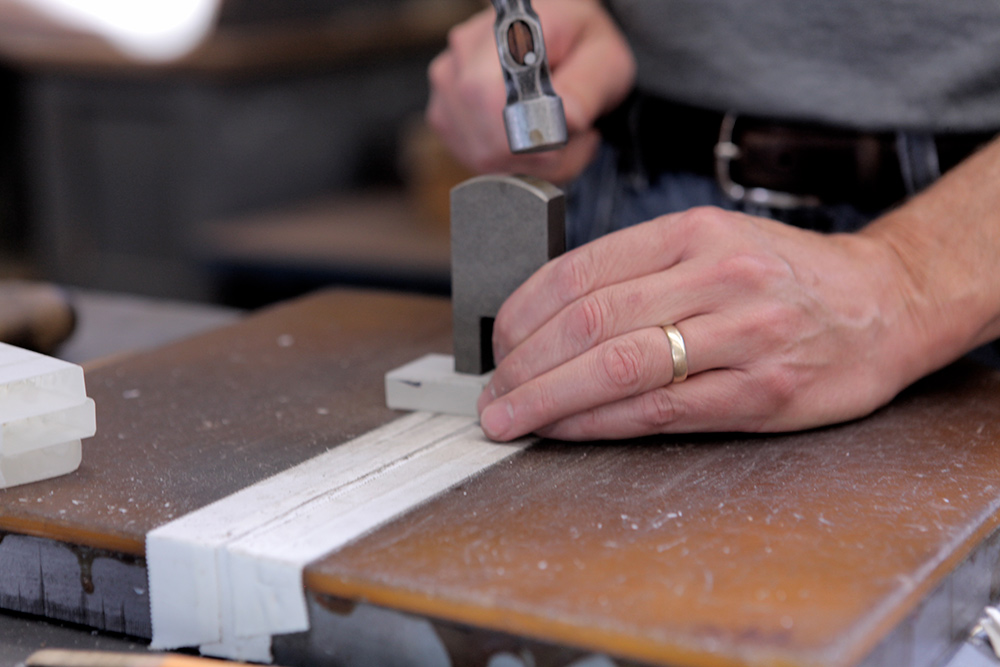 04 Custom Hand Molding - United Lens Company