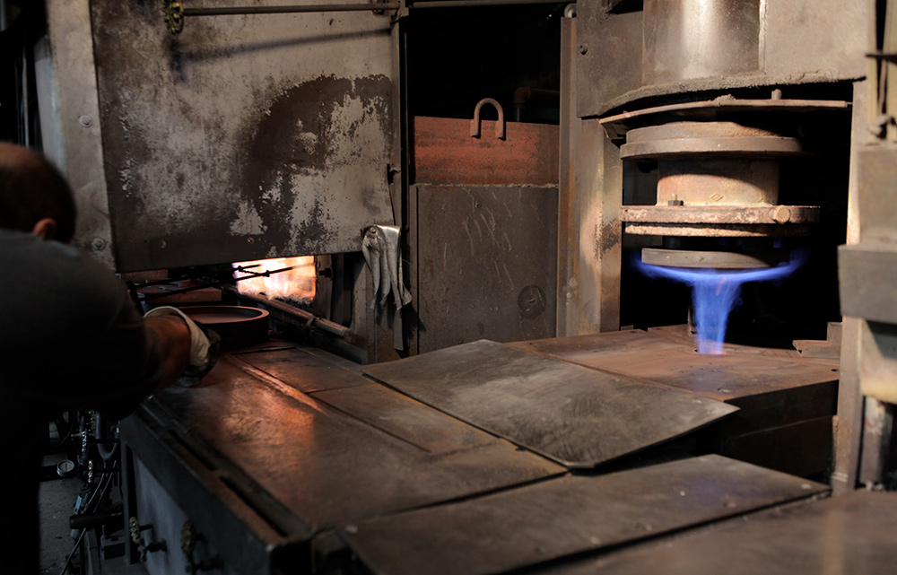 10 Custom Hand Molding - United Lens Company