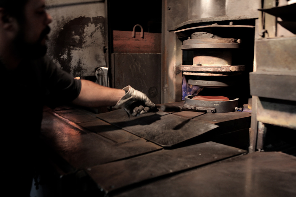 12 Custom Hand Molding - United Lens Company